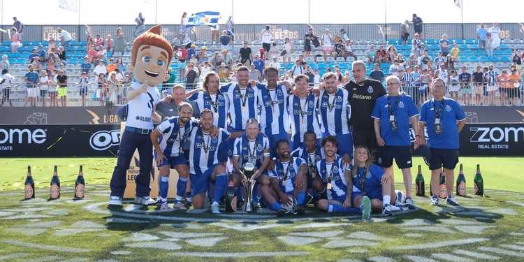 FC Porto - Notícias - FC Porto Vintage conquista o Liga Portugal Legends